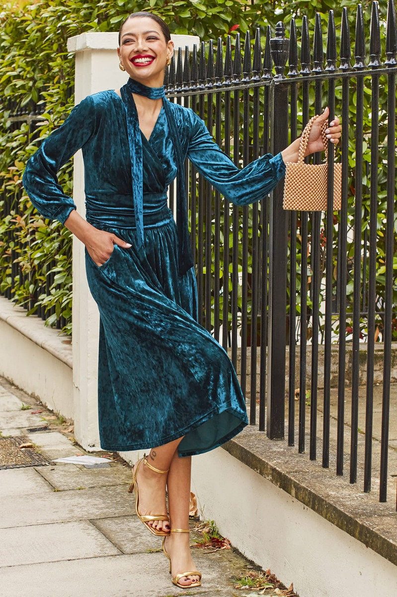 how to draw velvet dress